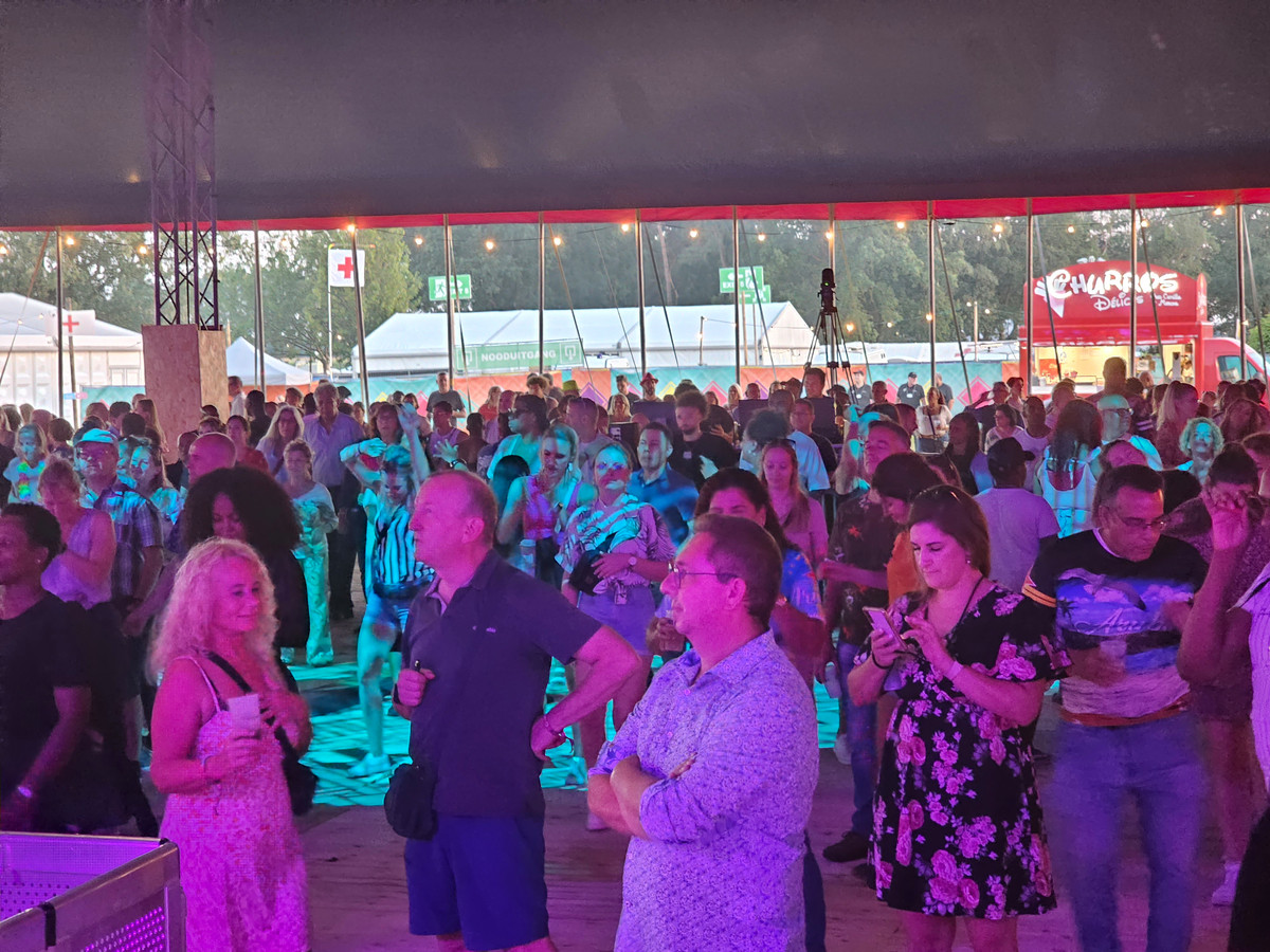 IN BEELD. 40ste Antilliaanse Feesten gestart onder stralende zomerzon ...