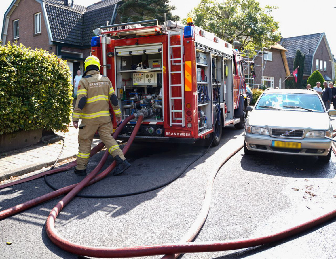 Woning onbewoonbaar na brand: vuur ontstond in matras | Foto | destentor.nl