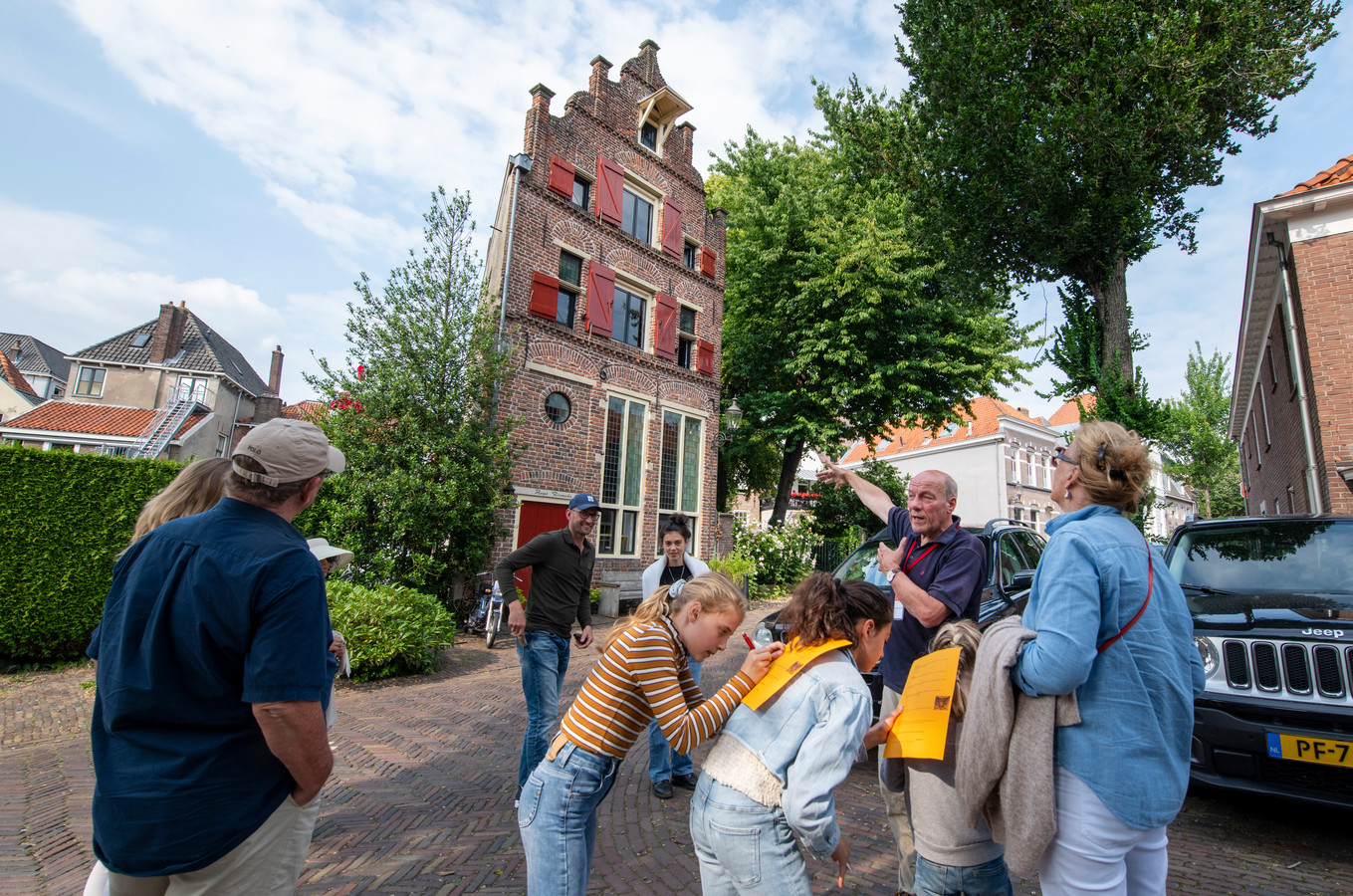 Stadsgids Marcel kan eindelijk op pad: toeristen weten Deventer en ...