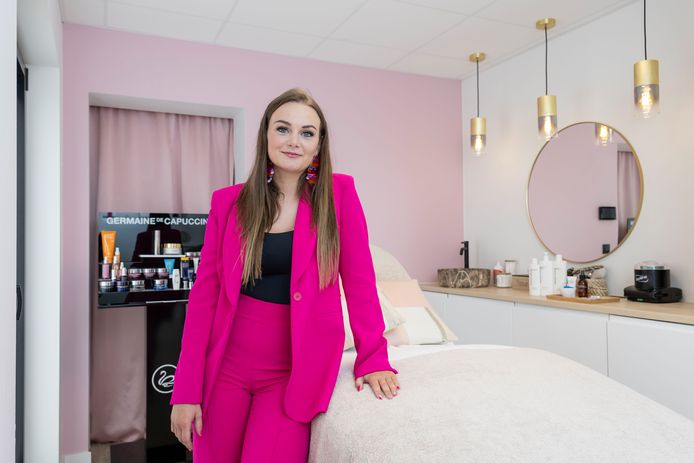 Julie Coen viert verhuis van schoonheidssalon Beautique Julie ...