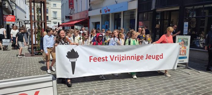 Twaalfjarigen vieren Feest Vrijzinnige Jeugd, ook Lentefeest voor ...