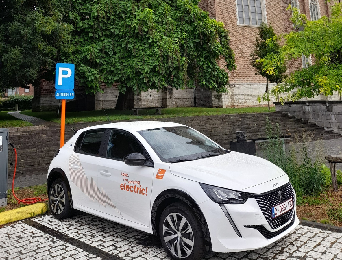 Twee nieuwe elektrische deelwagens van Cambio in Strombeek-Bever | Foto ...