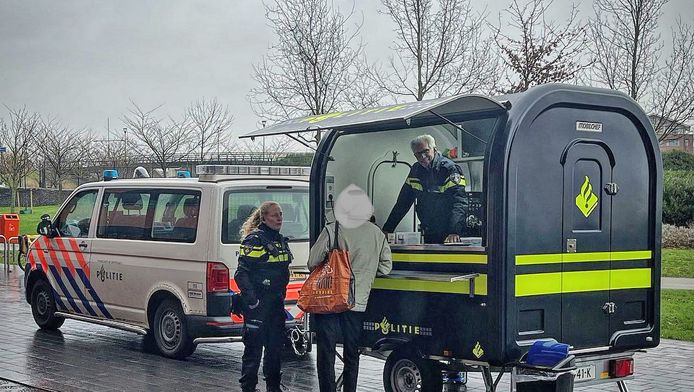 Dit politieteam neemt ‘coffee with a cop’ heel serieus en heeft vanaf ...