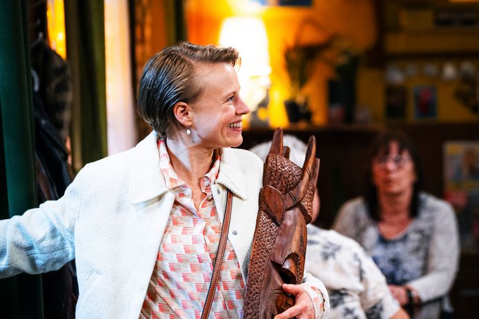 Leen duikt opnieuw op in ‘Familie’: Cathérine Kools keert na zes jaar ...