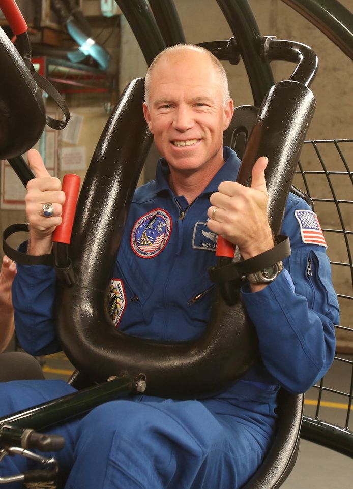 Amerikaanse astronaut Richard Searfoss overleden | Wetenschap | hln.be