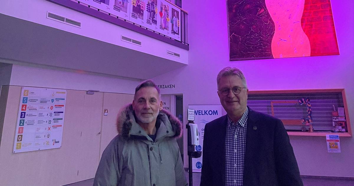 AC De Zaat kleurt paars naar aanleiding van internationale epilepsiedag ...