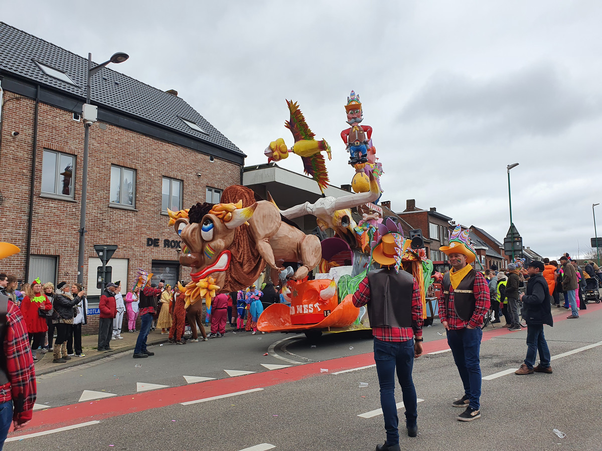 IN BEELD. Carnavalsstoet in Ossenkoppenstad | Foto | hln.be