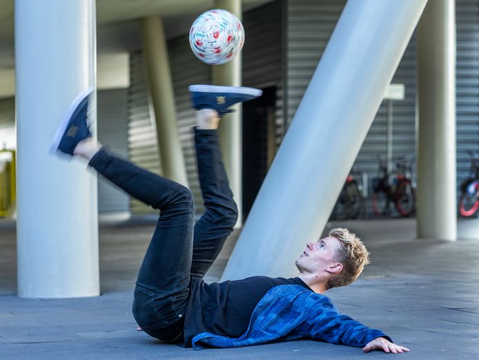 Guido (27) verdient zijn geld met het hooghouden van een bal: ‘Voor mij ...