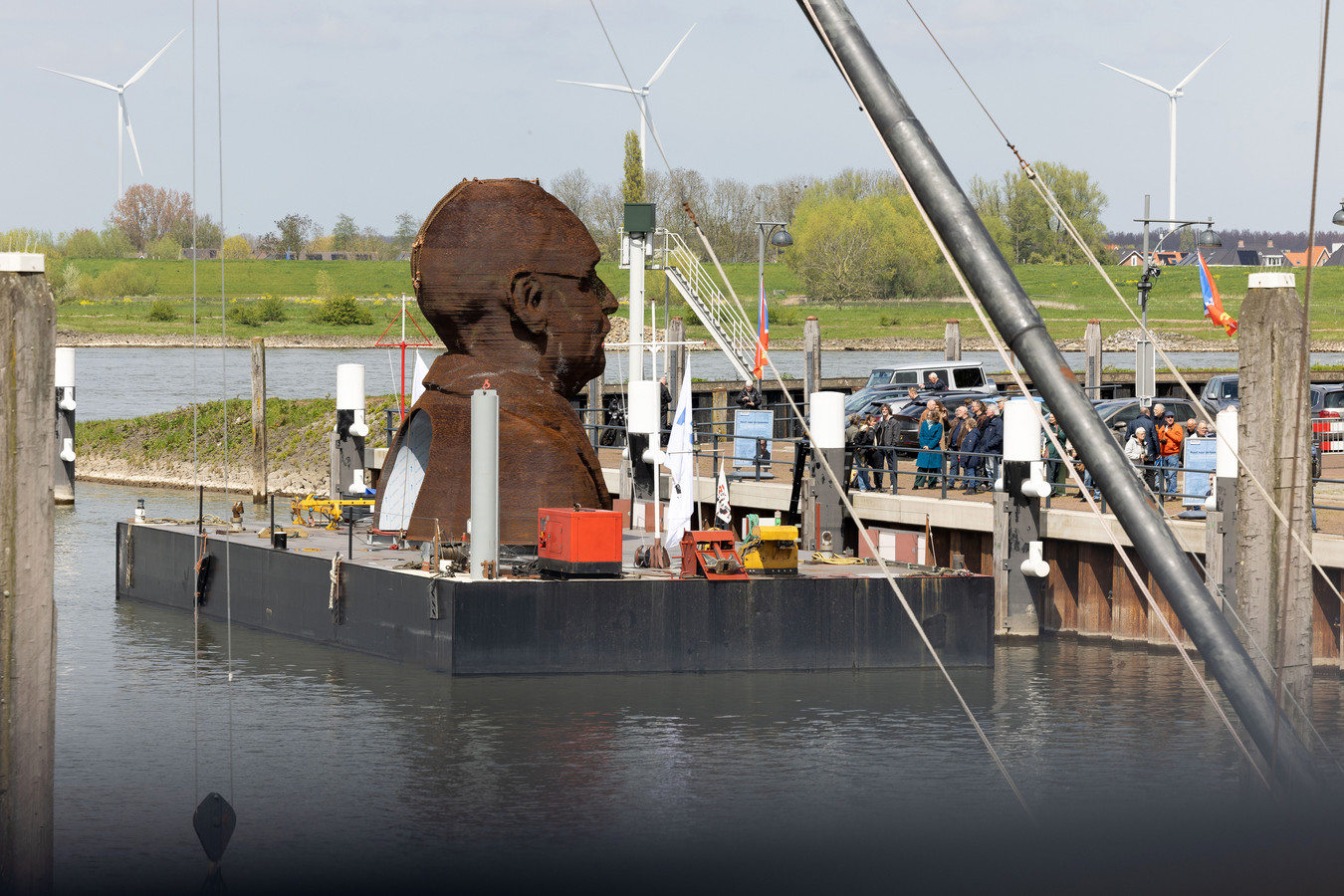 Gerard Philips is onderweg naar Eindhoven, met als tussenstop ...