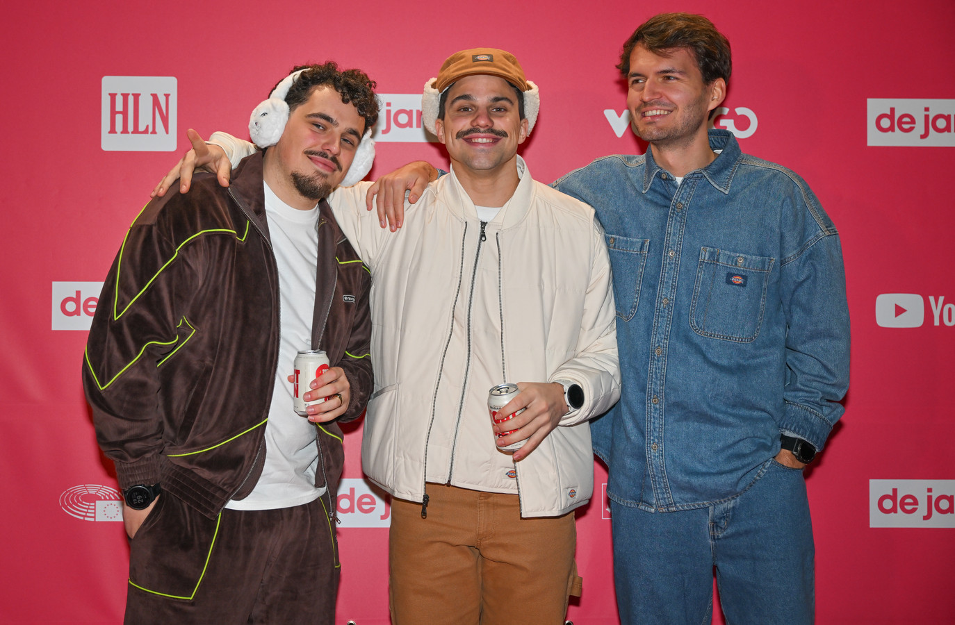 IN BEELD. Riadh Bahri op hakken op rode loper van De Jamies, Anastasya ...