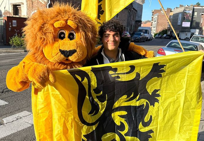 Scholier (17) wiens Vlaamse vlag werd afgenomen door leerkracht ...