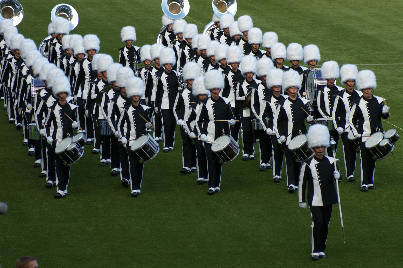 Taptoe Vianen neemt op tijd afscheid van Vianen | Foto | AD.nl