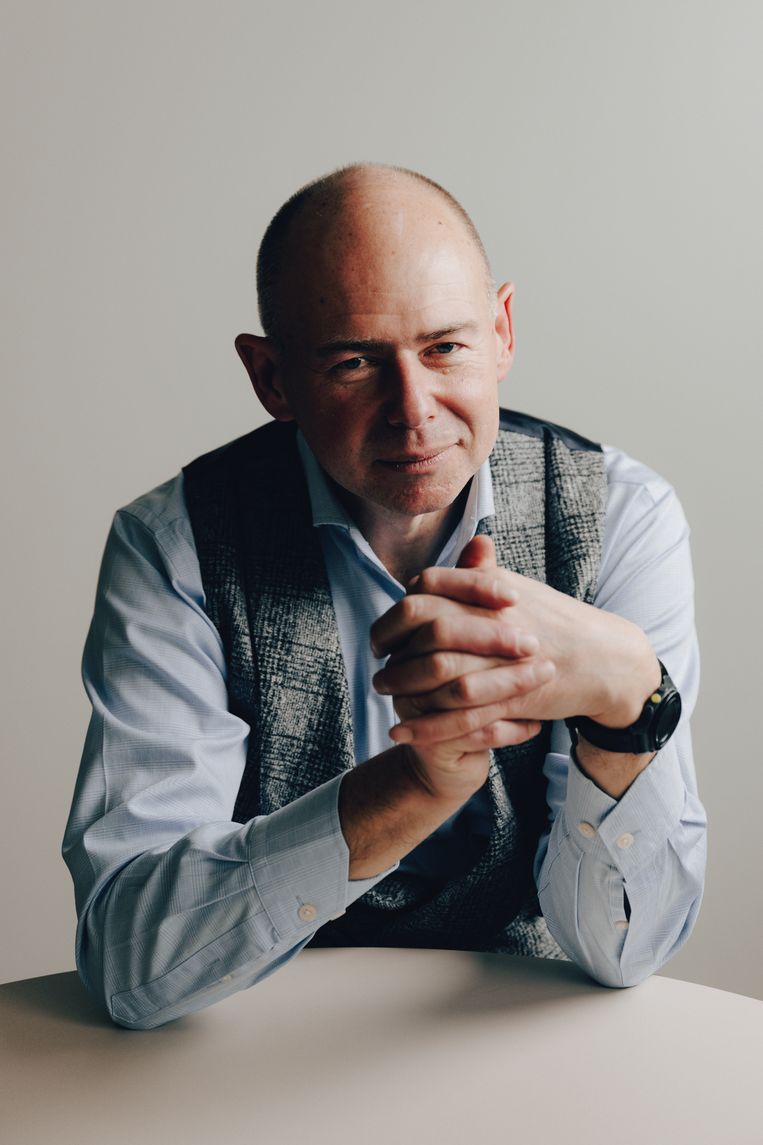 Oud-kolonel Roger Housen overschouwt het slagveld in Oekraïne ...