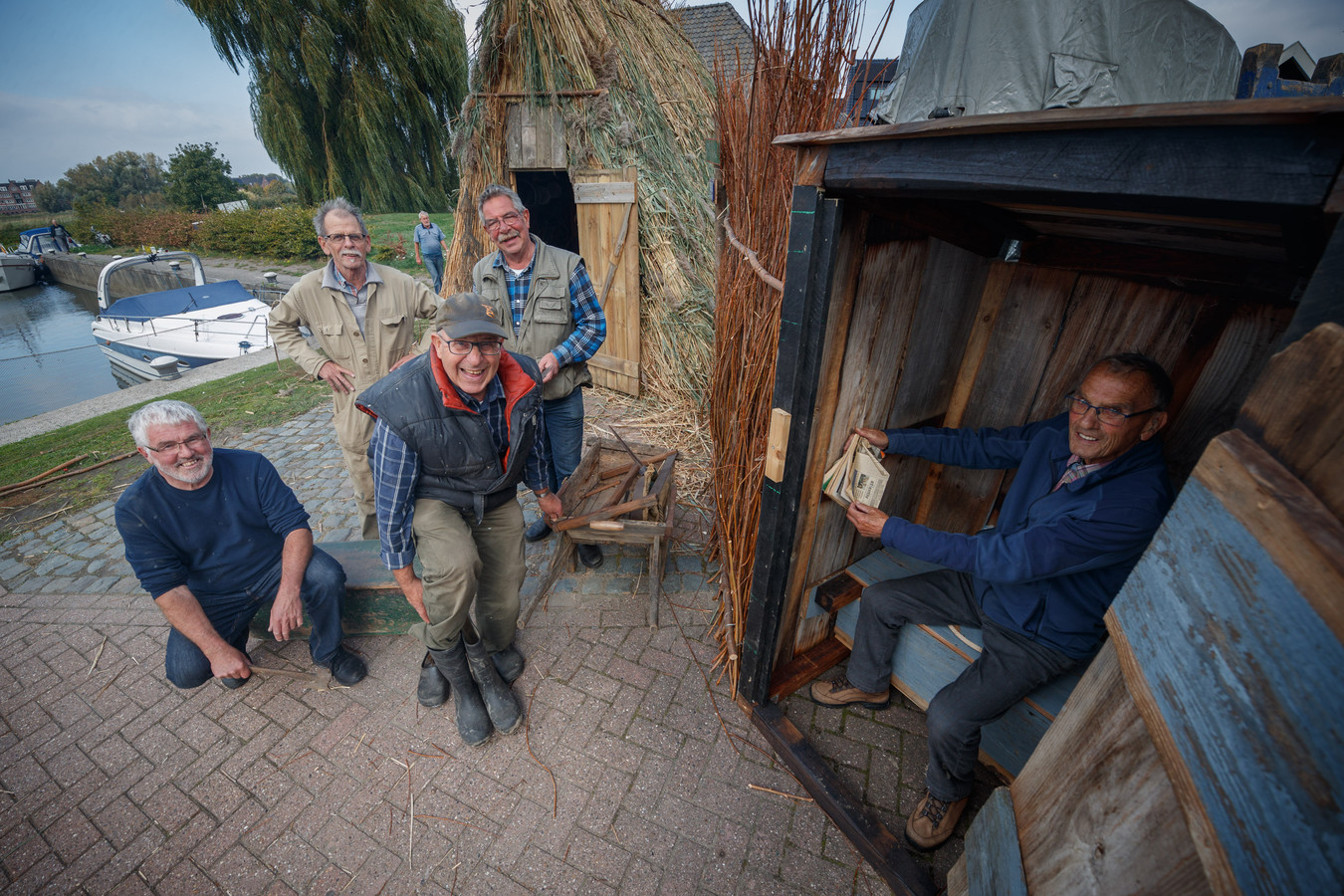 Hoe mannen op maandagen naar de Biesbosch gingen, met een kist met ...