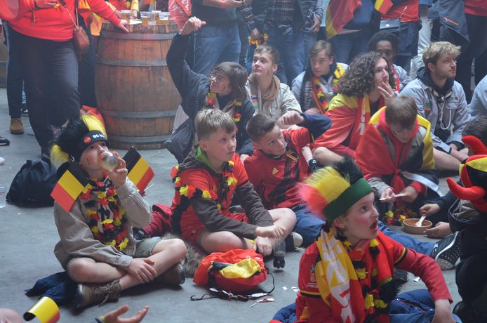 Meer dan 300 Rode Duivels-supporters verzamelen in zaal Mauritz ...