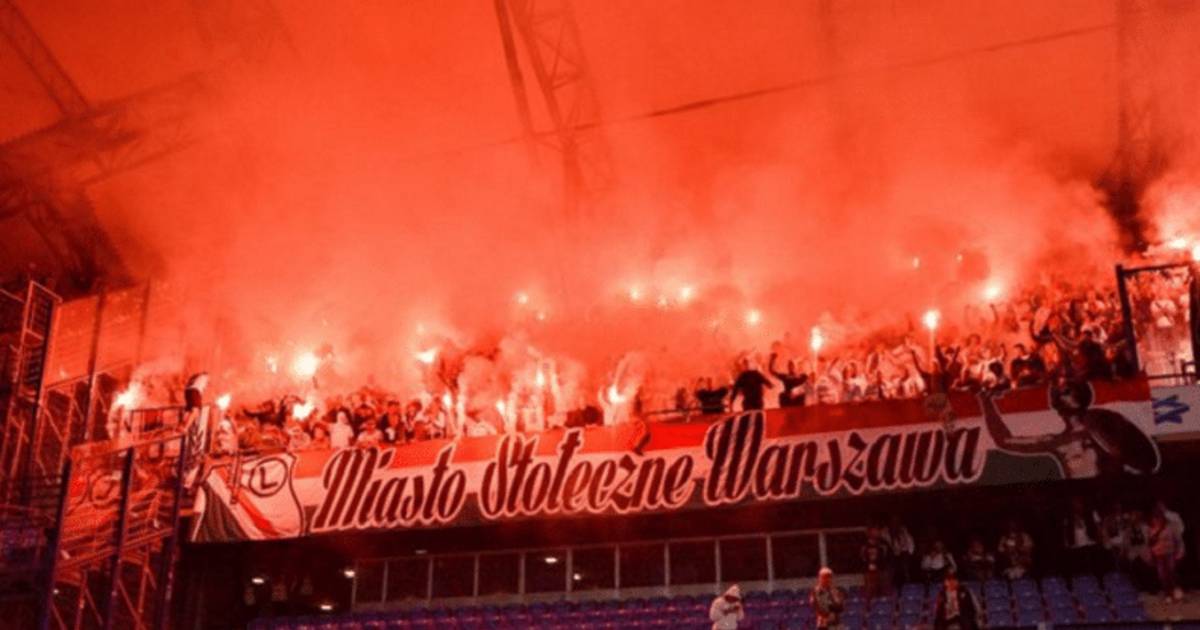 "Hooligans Legia Warschau gaan eigen spelers te lijf na verlies tegen ...