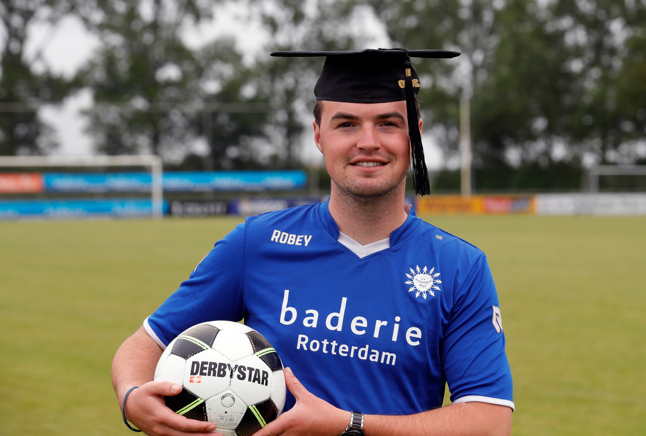 Turbulent jaar verknalde zijn profdroom in Amerika, nu is Simon spits ...