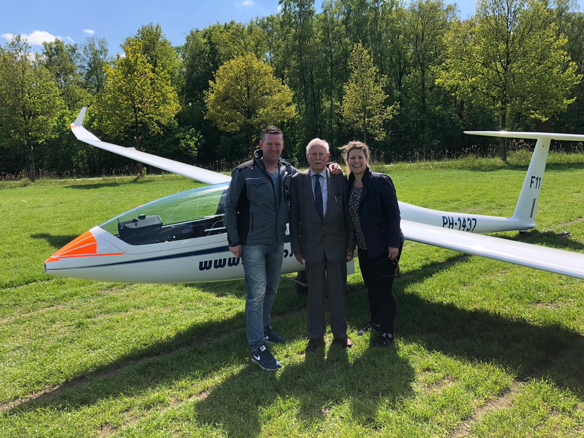 De 10e verjaardag van Piet uit Espel werd verstoord door de oorlog ...