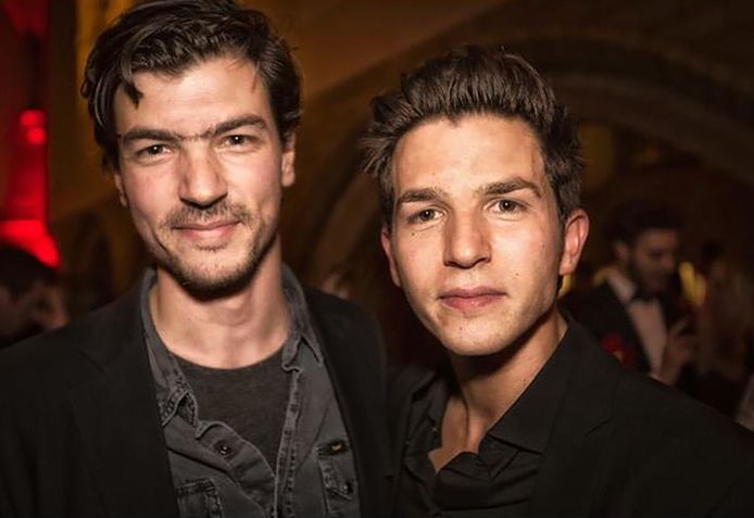 Broer van Matteo Simoni ontwierp affiche van film ‘Trio’: "Als ik mijn ...