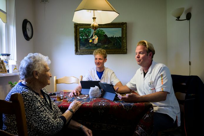 Annie (95) uit Harbrinkhoek verbaasd over nieuwe thuiszorgrapportage ...