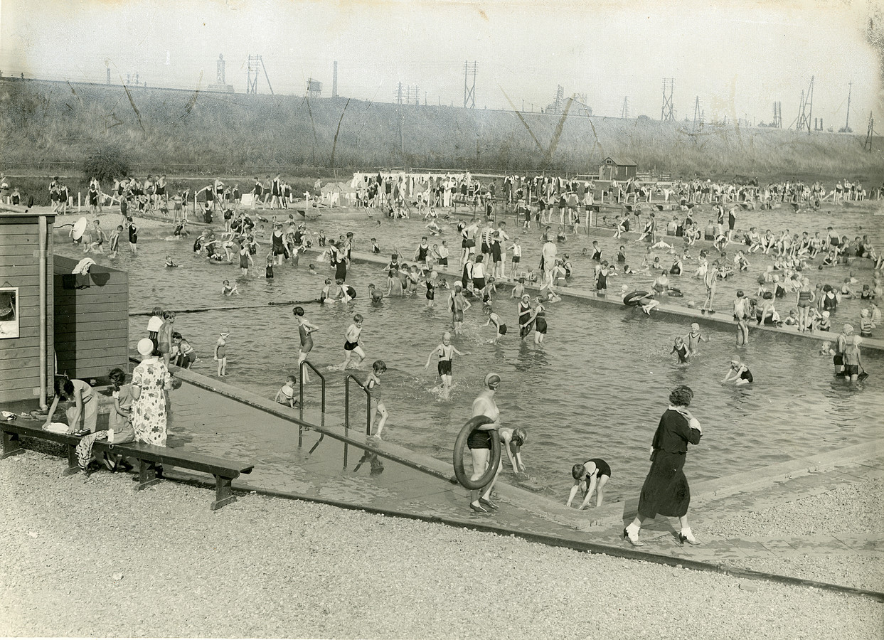 IJsclub, zwembad, vrijstaat. De bijzondere geschiedenis van meer dan ...
