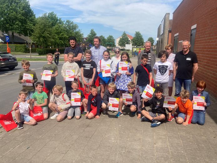 20 kinderen krijgen diploma Junior Techniekacademie: “Wetenschap en ...