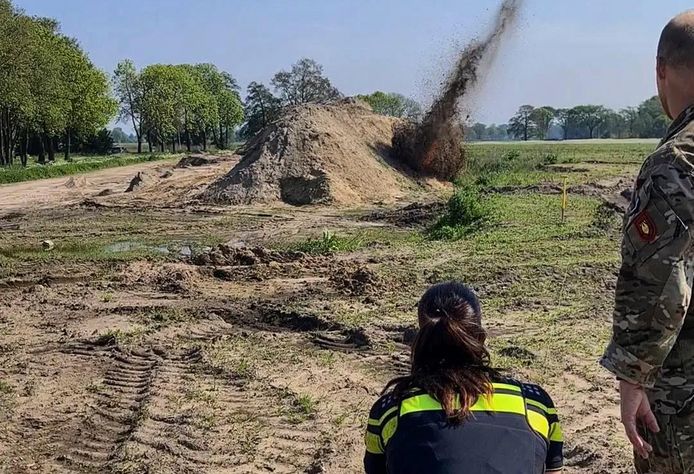 Explosieve Almeloër (47) met flat vol chemicaliën blijft langer ...